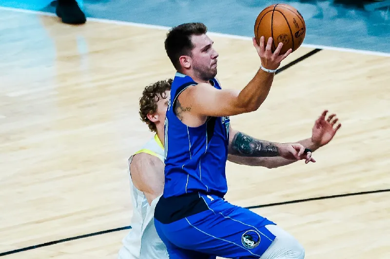 NBA: Mavericks planeja data para retorno de Luka Doncic
