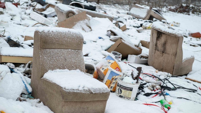 Szeméthegyi túrára invitálja Lázár Jánost Zugló polgármestere ...
