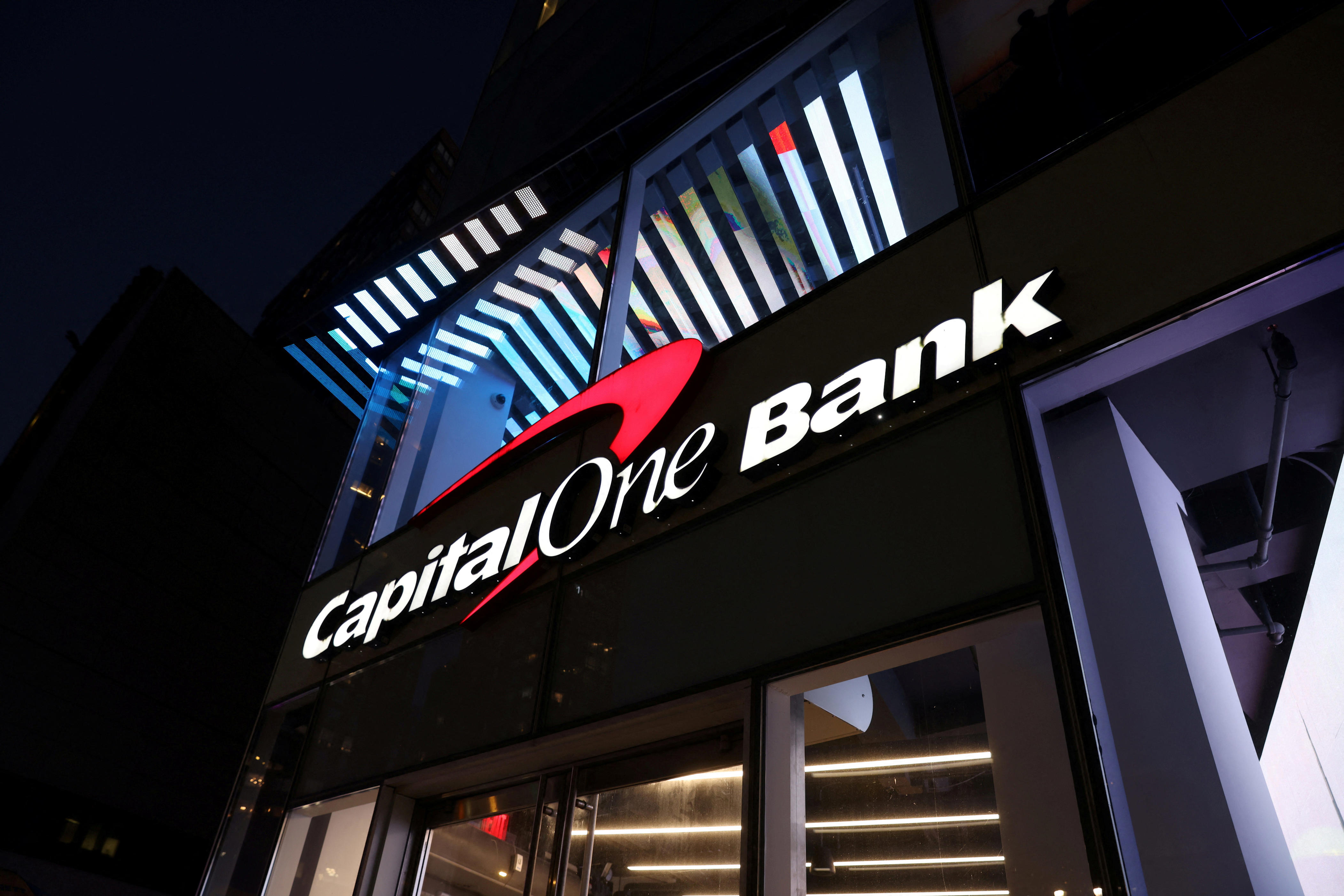 Capital One users report deposit issues, not receiving payments on Thursday