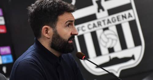 El Efesé recibe al Oviedo en el debut de Fernández Romo, quien no ...