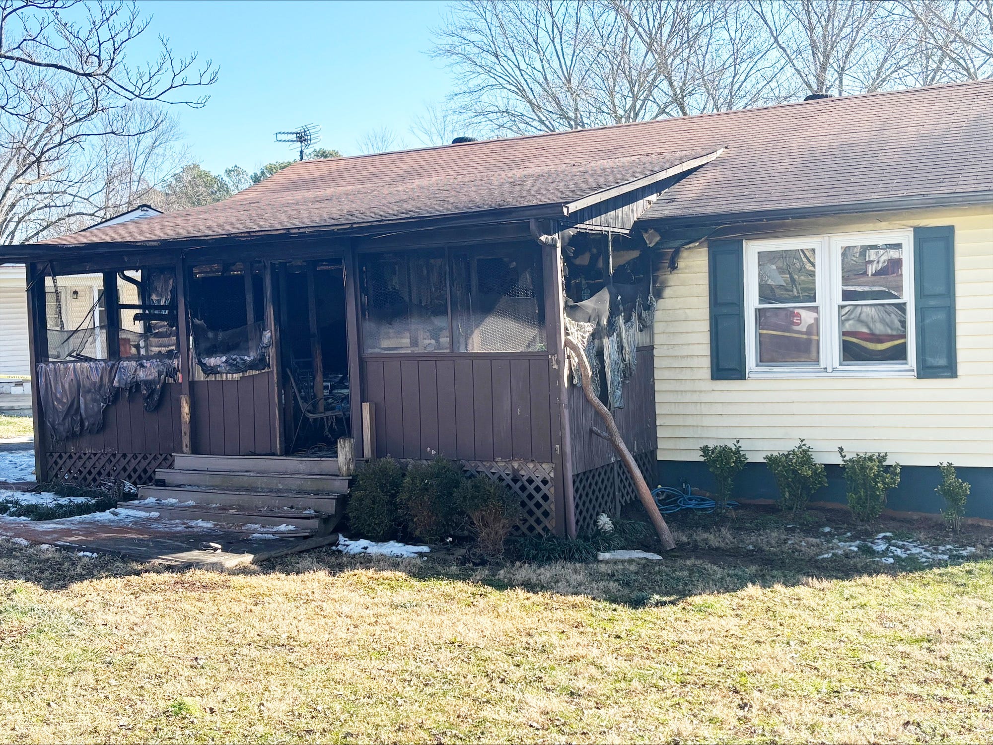 1 person dies after house fire in Oak Ridge; 2 firefighters treated for ...
