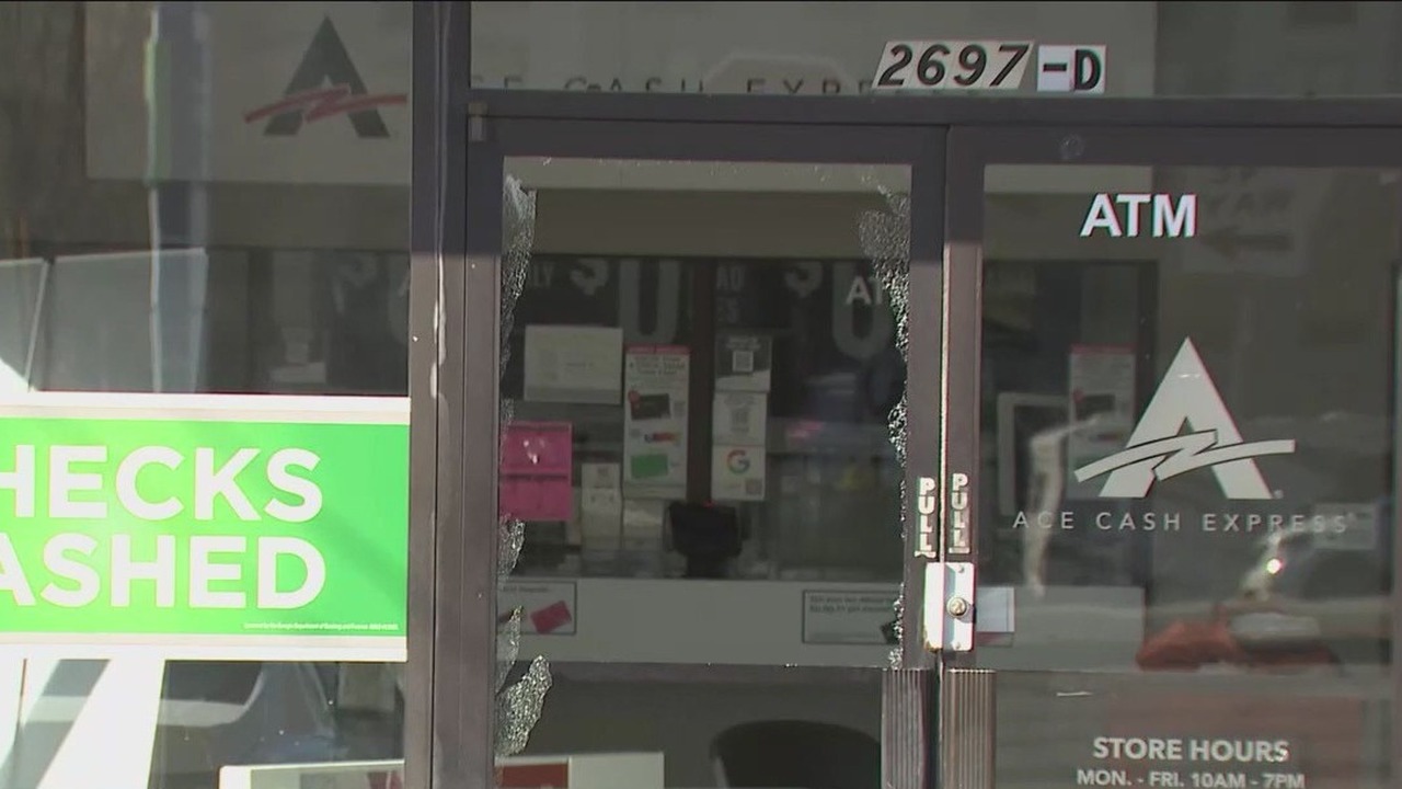 Shooting at check cashing store in Smyrna