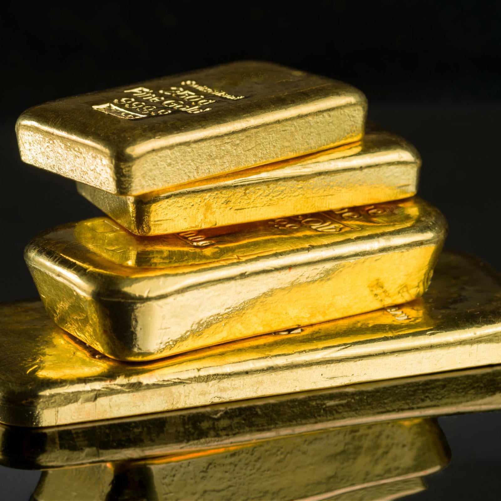 Do 1-gram or 1-ounce gold bars offer more liquidity to investors?