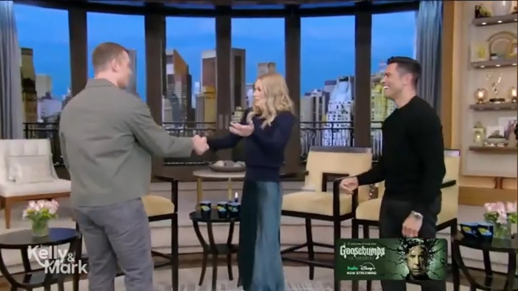 Gabriel Basso awkwardly tries not to hug Kelly Ripa: ‘You’re married’