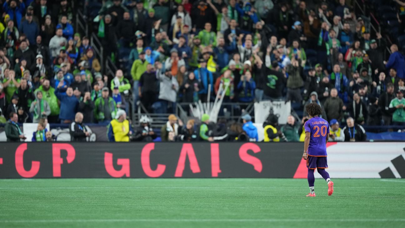 Dynamo send Carrasquilla to Pumas in record deal