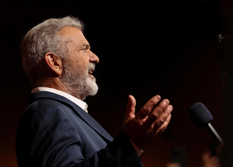 Donald Trump taps Sylvester Stallone, Mel Gibson and Jon Voight to be ...