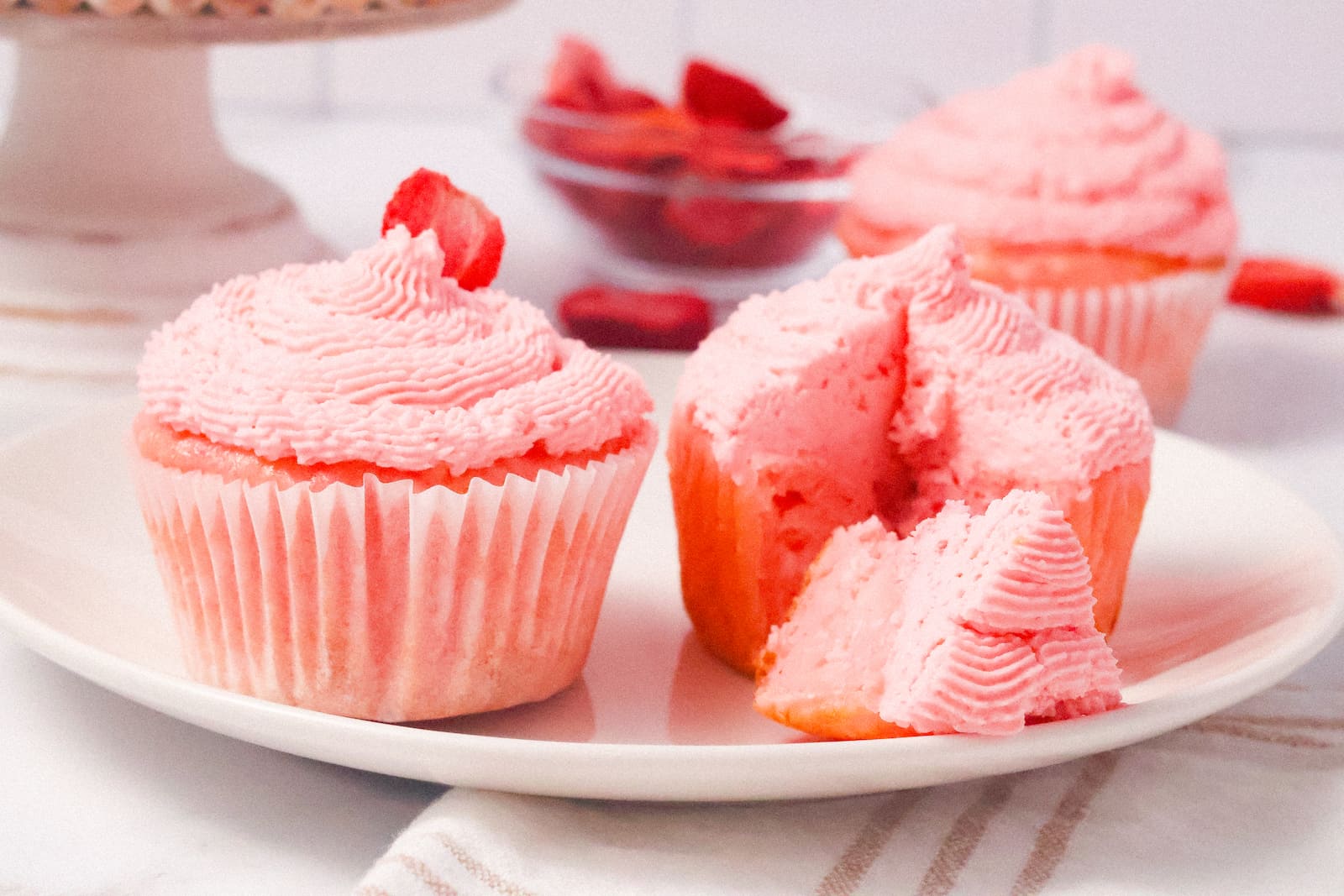 15 Strawberry Treats That’ll Brighten Up Your Dessert Table