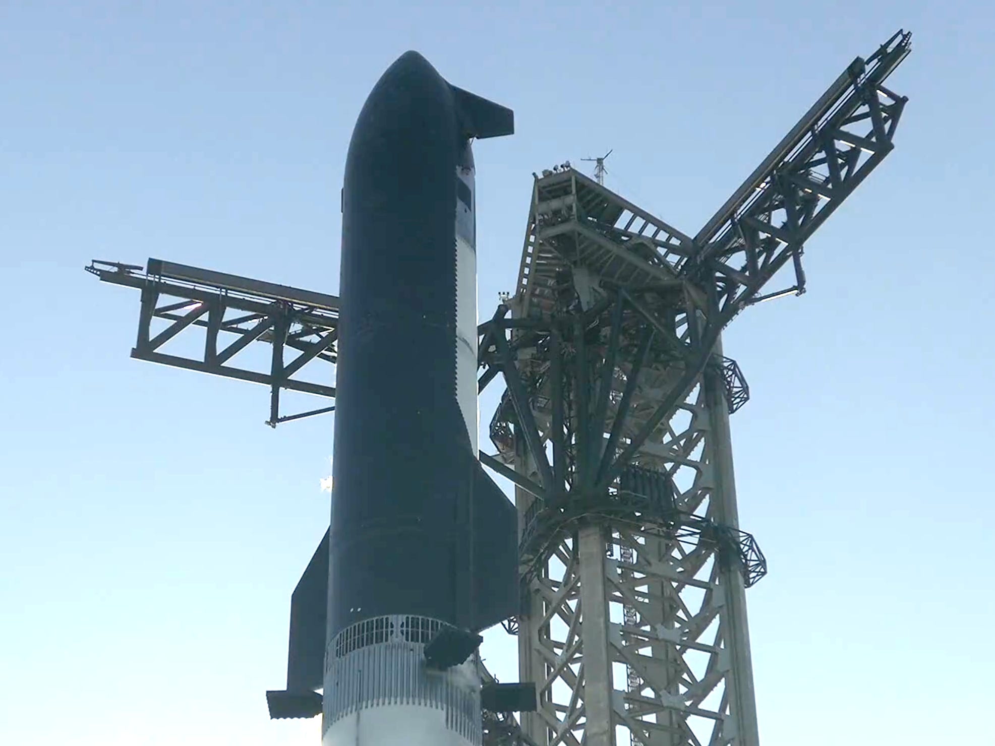 SpaceX's new-generation Starship explodes after taking off on its ...