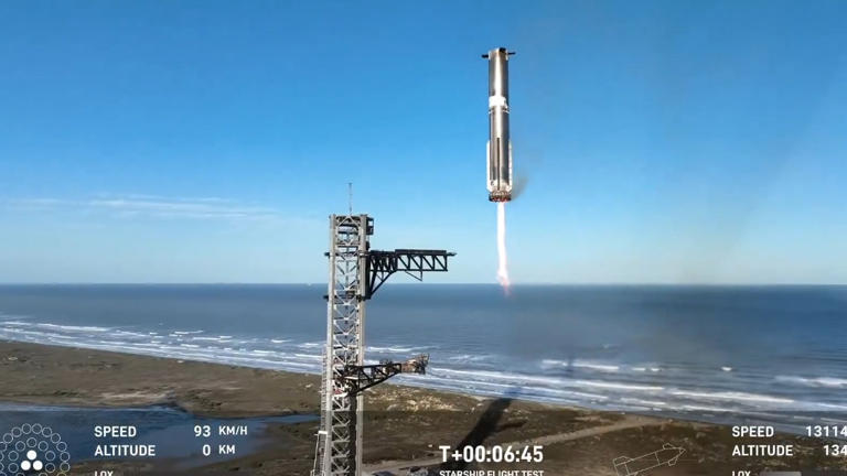 Video: SpaceX catches Super Heavy rocket falling from space in stunning ...