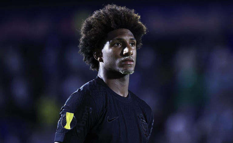 Juninho Capixaba falha bisonhamente em Bragantino x Corinthians em gol ... Juninho Capixaba falha bisonhamente em Bragantino x Corinthians em gol ...