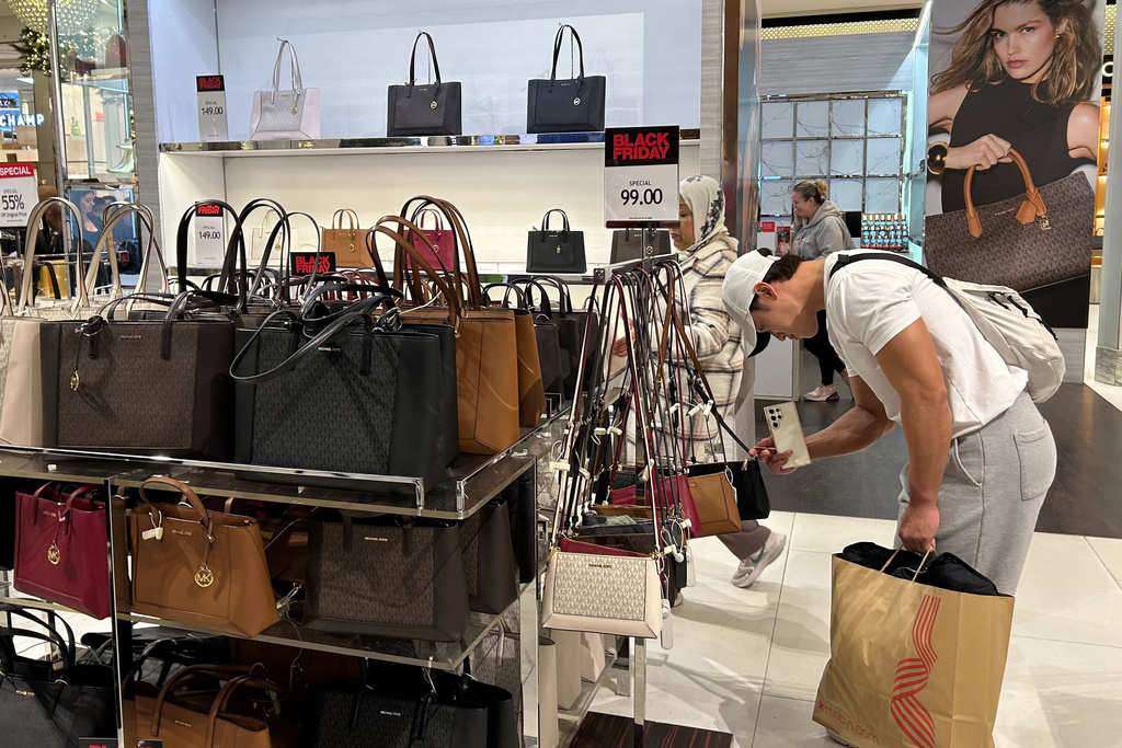 American shoppers wrap up the year in a spending mood, boding well for ...