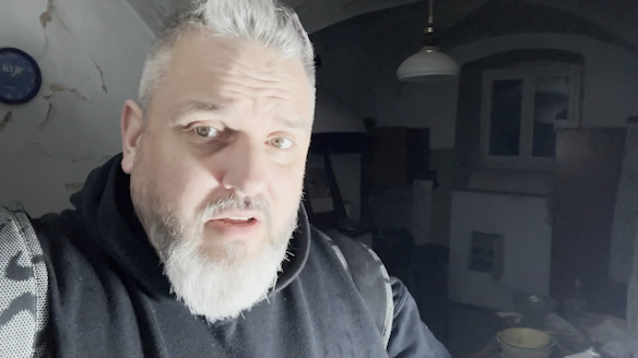 Youtuber Explores Italy’s Abandoned Village of Fossa