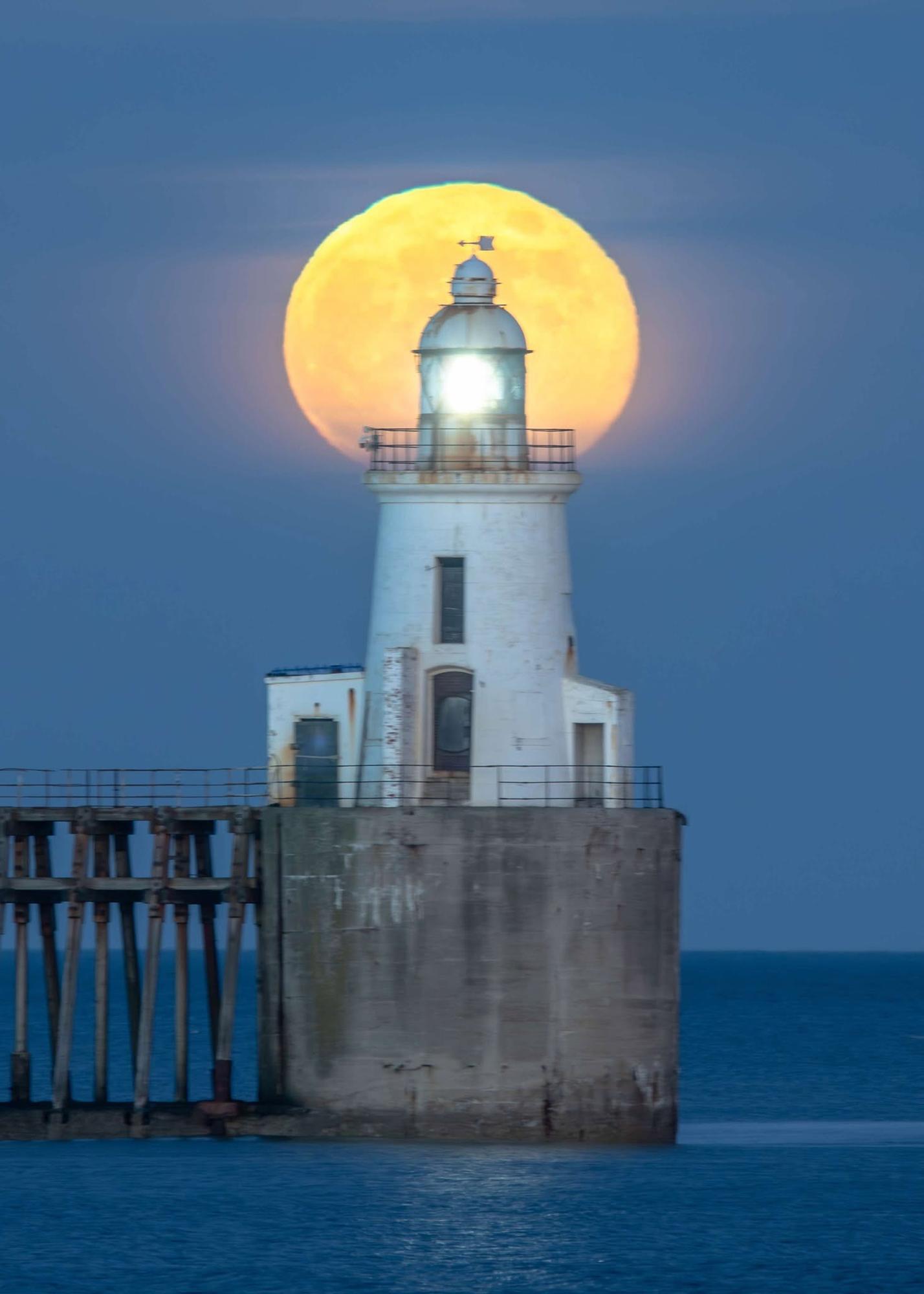 Pictures show stunning January Wolf Moon in Northumberland and Tynemouth