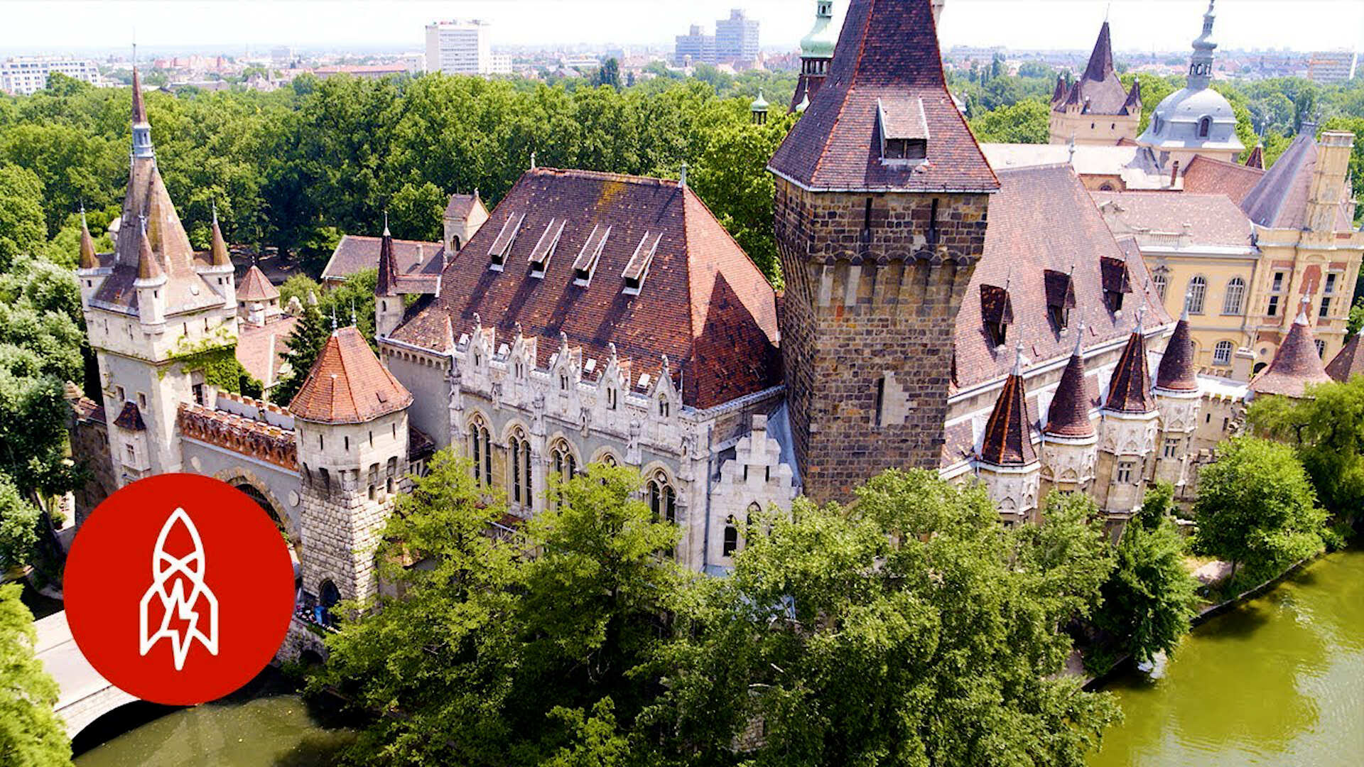 Castelo de Vajdahunyad, um tributo moderno ao legado medieval da Hungria