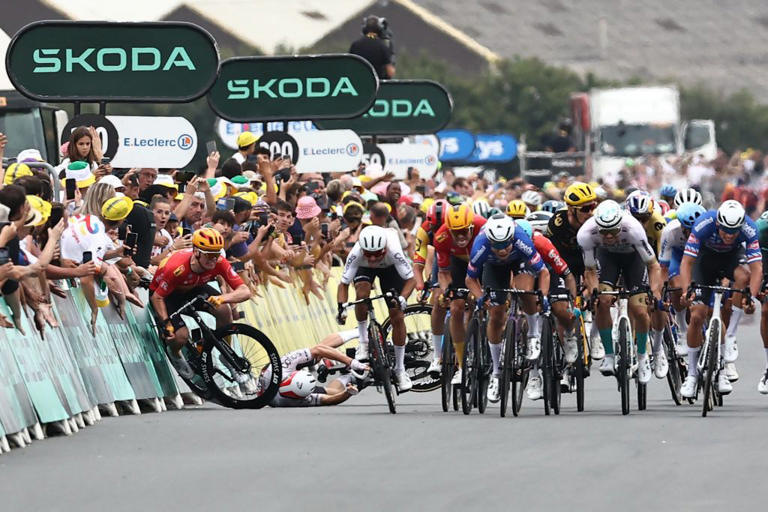 'Rider errors represent 35% of race incidents' - UCI and SafeR reveal ...