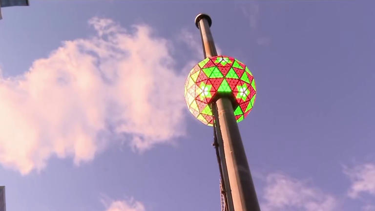 Times Square New Year's Eve ball makes its final descent. What will ...