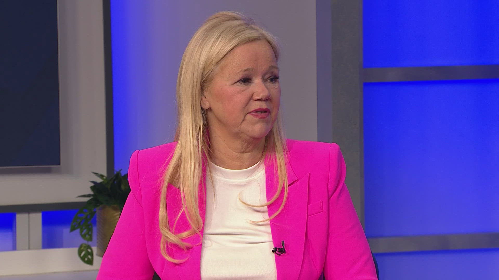 Caroline Rhea take comedy tour to Denver