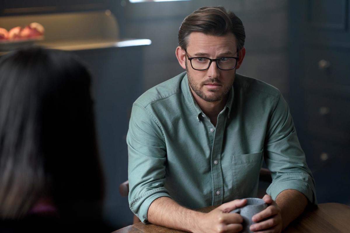 Elliot Must Deal with His Father's Hate for the Landrys on the Next ...