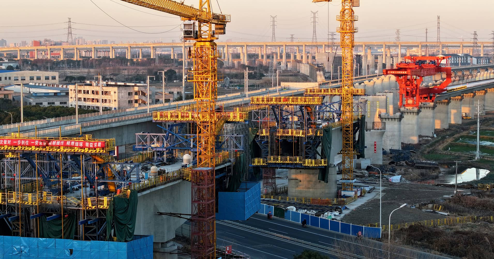 China's fourth-quarter GDP grows at 5.4%, beating market expectations ... China's fourth-quarter GDP grows at 5.4%, beating market expectations ...