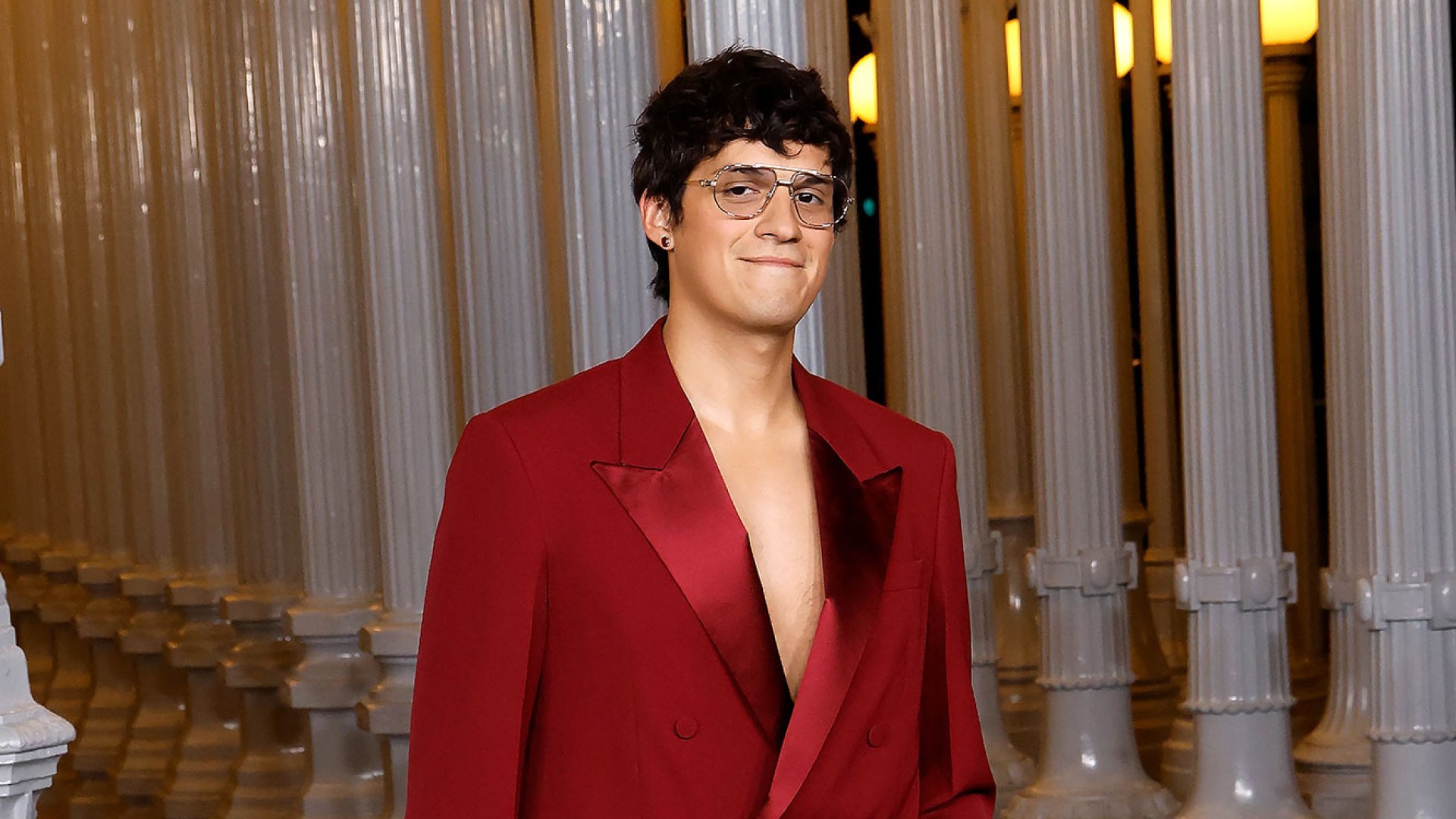 Omar Apollo, de 'Queer', enciende internet con foto frontal completa