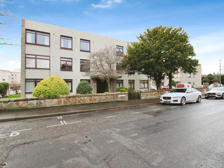 Edinburgh for sale: Three-bedroom first floor flat in Merchiston with a ...