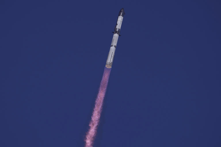 SpaceX loses spacecraft after catching rocket booster at the launch pad ...