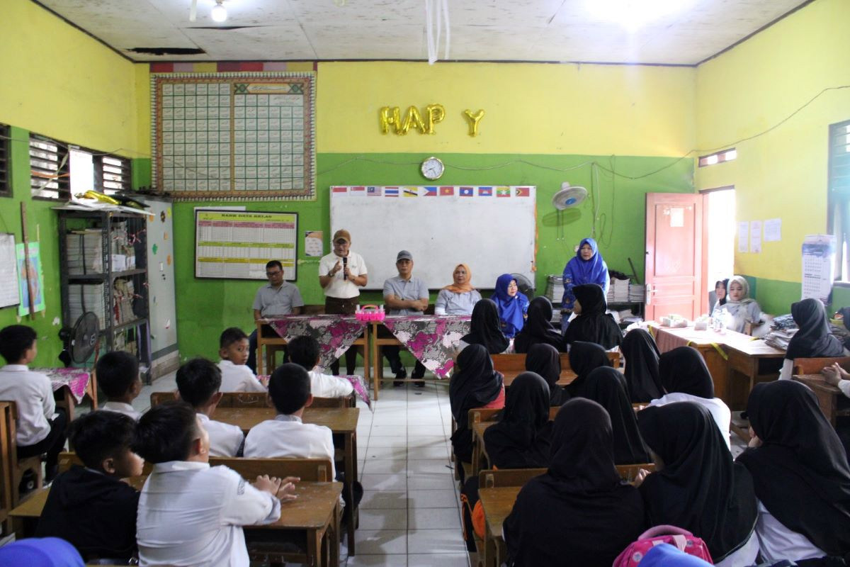 Imigrasi Serang Bagikan Makan Bergizi Gratis Untuk Dukung Asta Cita ... Imigrasi Serang Bagikan Makan Bergizi Gratis Untuk Dukung Asta Cita ...