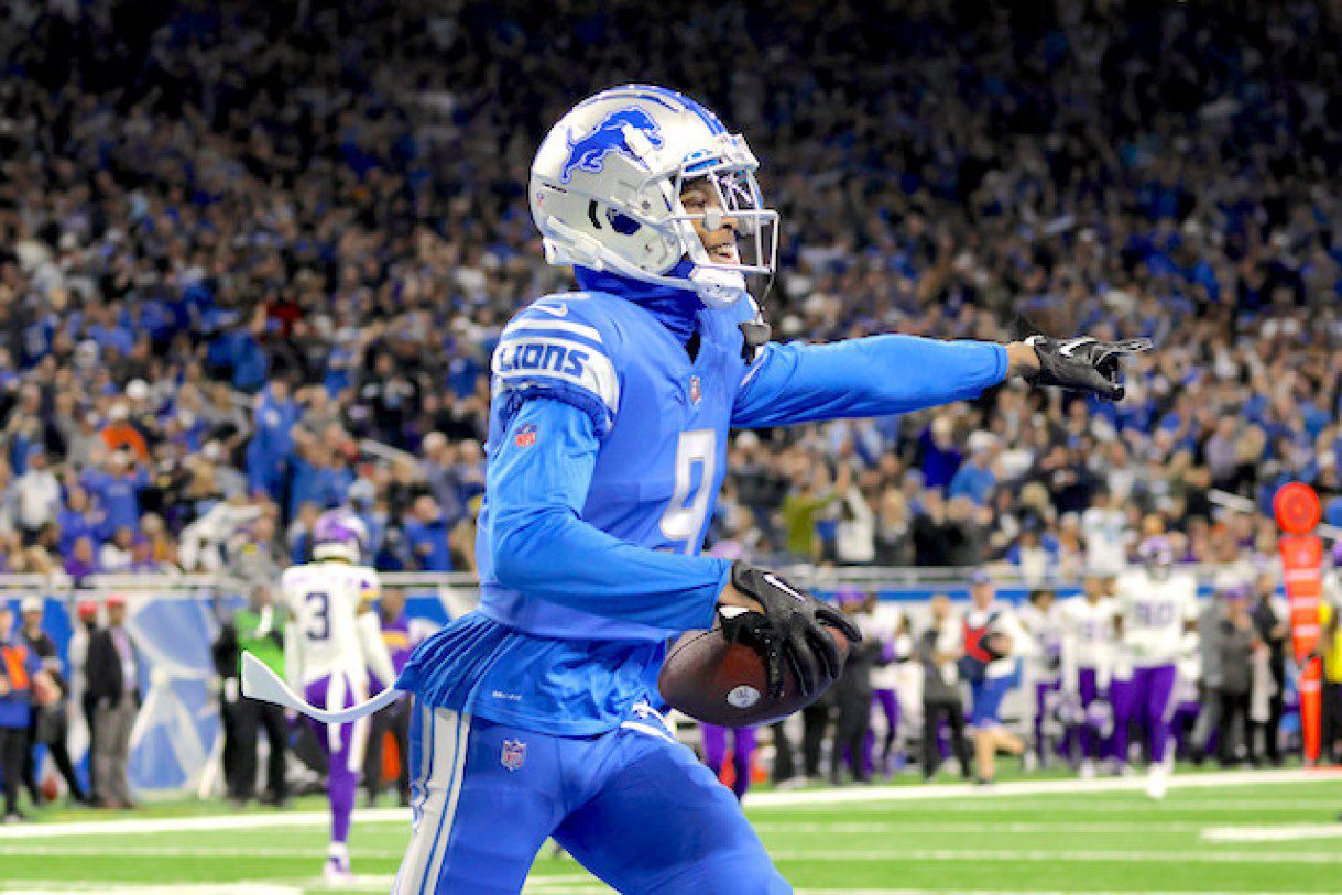 Jameson Williams Scores Touchdown On Trick Play Saturday