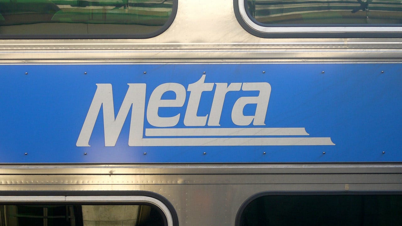 Metra Electric train hits pedestrian in Chicago, major delays expected