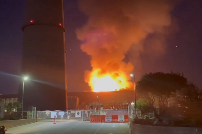 Fire erupts at Tesla battery storage plant as residents told 'close all ...