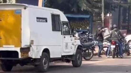 Karnataka: Money heist-style ATM van robbery in broad daylight, ₹92 ...