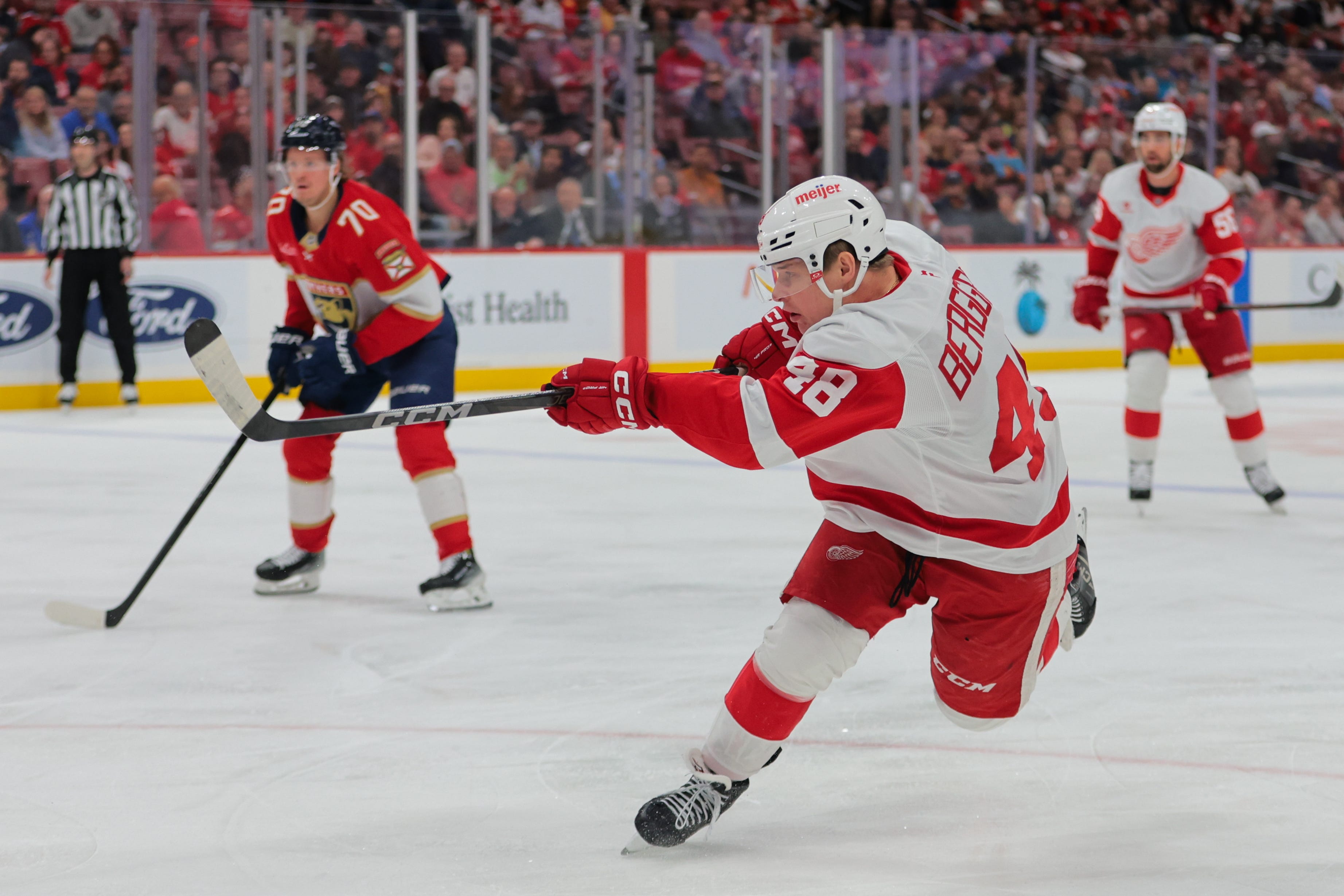 Detroit Red Wings power through Florida Panthers, 5-2, with surging ...