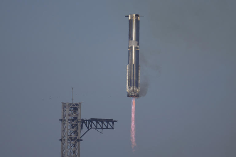 SpaceX loses spacecraft after catching rocket booster at the launch pad ...