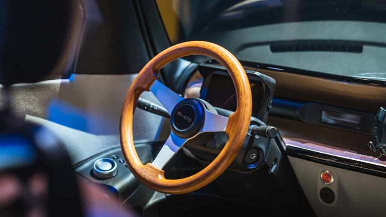 El Microlino Spider debuta sin techo y con un interior más lujoso