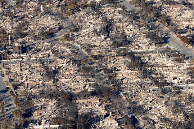 46 Photos Of Random Objects That Somehow Survived The Los Angeles Fires