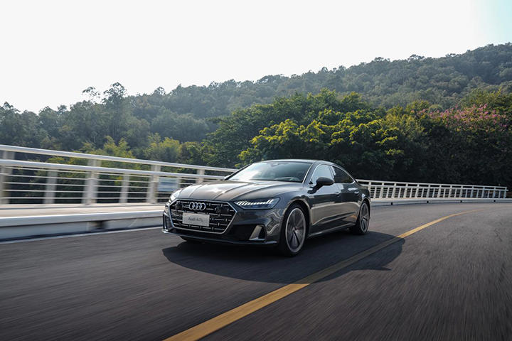 过年买30万级新车还在看5系？上汽奥迪A7L才是年轻人的菜！