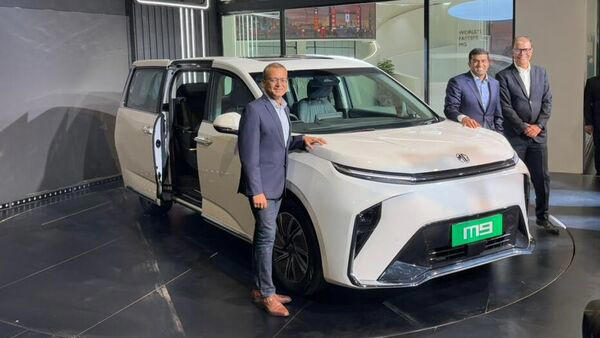 JSW MG Motor’s M9 electric MPV breaks cover at Auto Expo 2025 ahead of ...