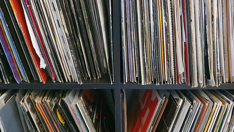 6 surprising facts about vinyl records you might not know