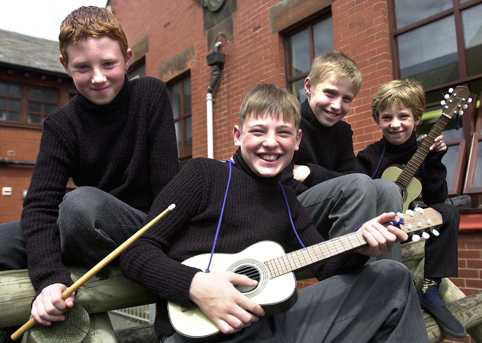 35 nostalgic photos taking you back to the classrooms of 2001 and 2002 ...