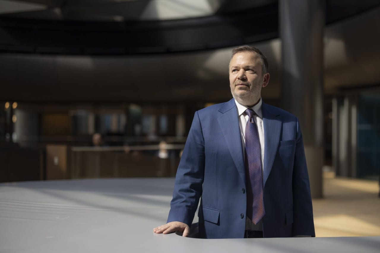 A U.S. Hedge-Fund Star Wants to Rescue British Investors. They Should ...