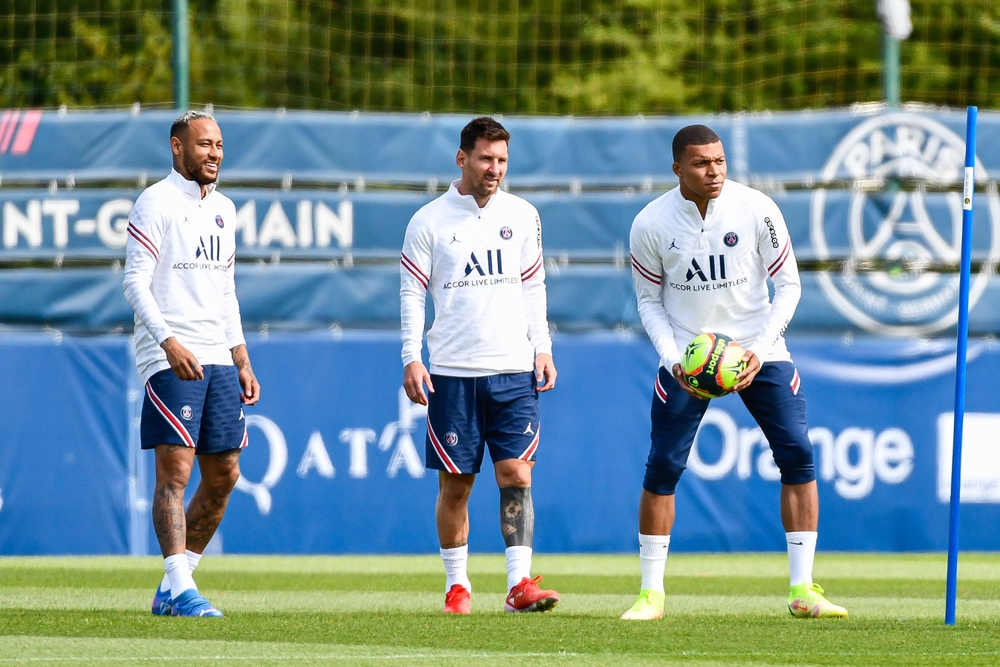 The Ultimate Price Tags: The Most Expensive Football Transfer Fees Ever ...