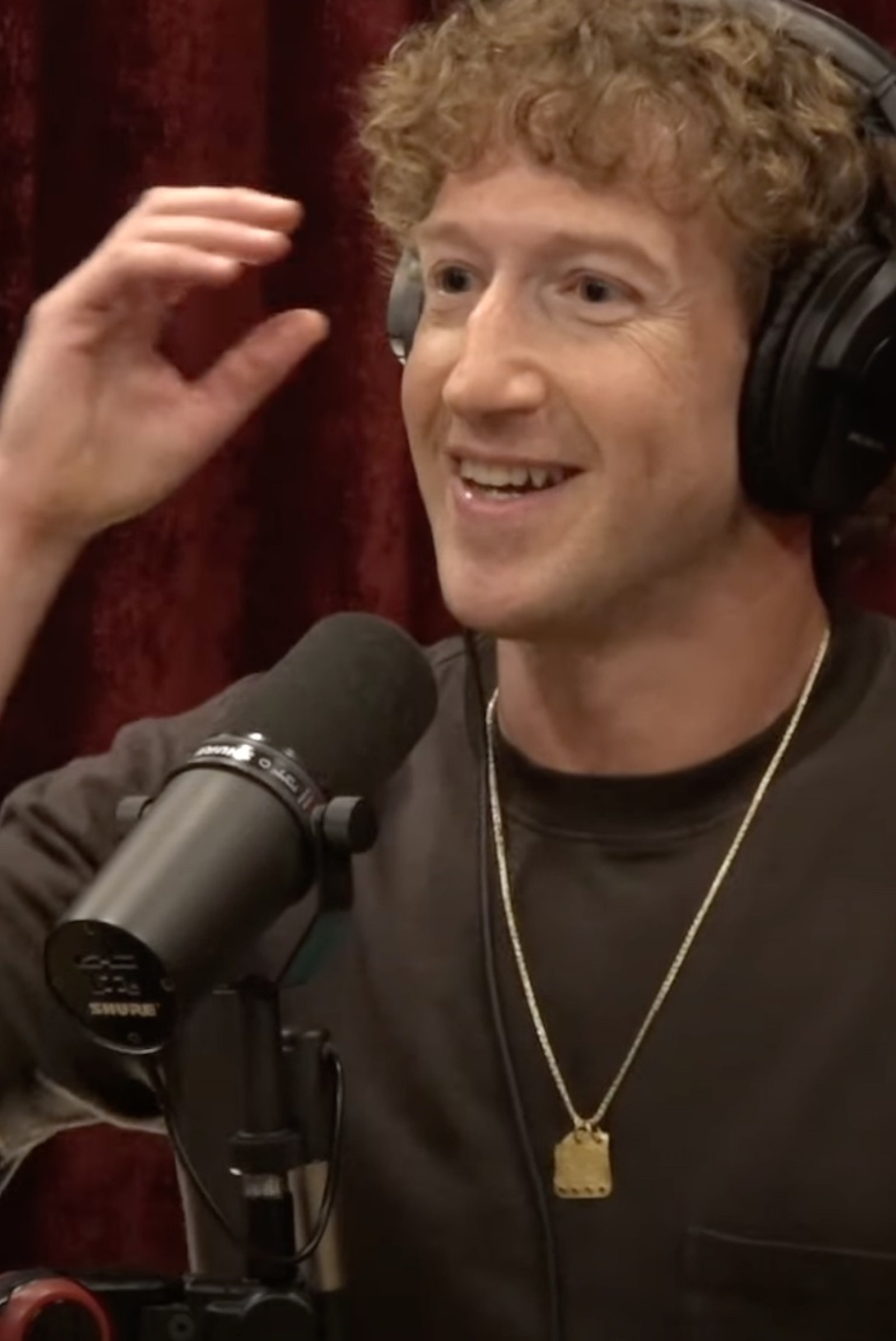 Mark Zuckerberg pilonne Apple