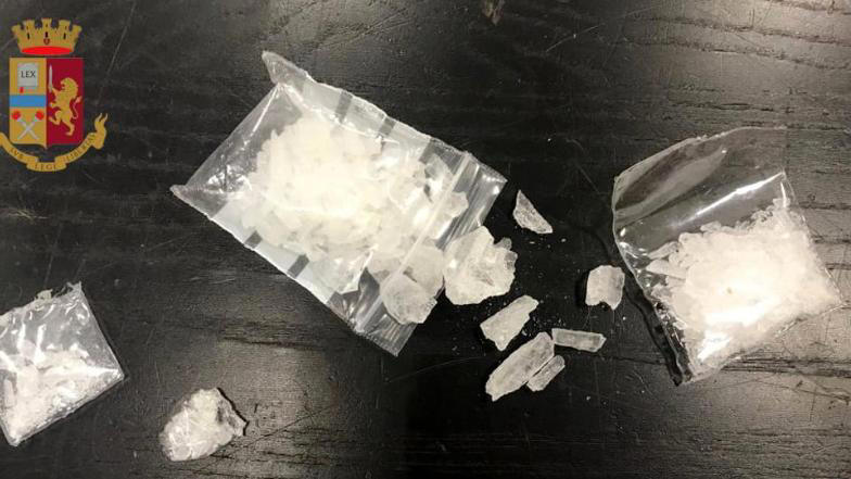 Cresce lo spaccio di shaboo: ecco cos’è la droga che arriva dalle Filippine Cresce lo spaccio di shaboo: ecco cos’è la droga che arriva dalle Filippine