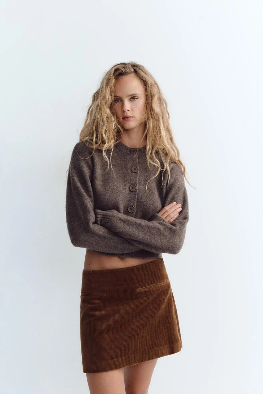 Αυτή η πλεκτή ζακέτα από τη Zara είναι στο χρώμα που θα επικρατήσει τη ...