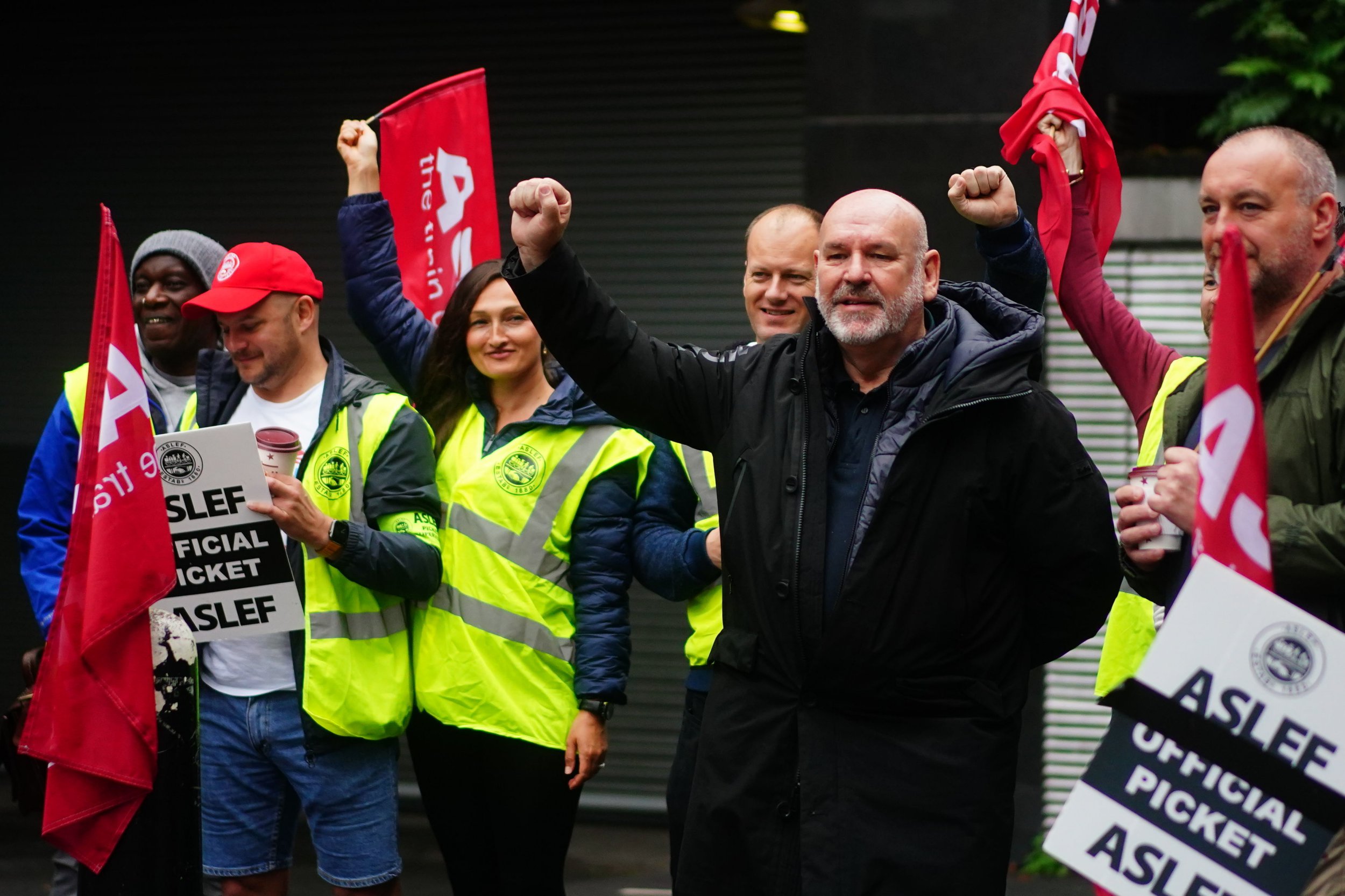 Train drivers to demand bigger pay deal in new headache for Labour