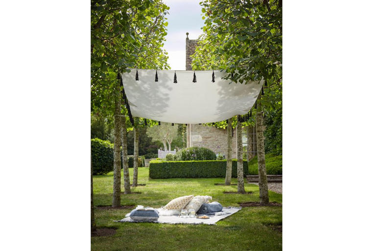 Best shade sails for your garden that are an elegant way to stay out of ...