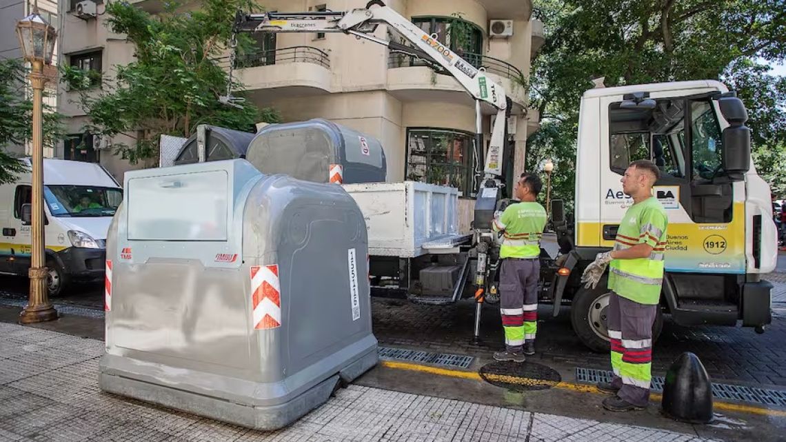 CABA: implementan nuevos contenedores de basura "antivandálicos", ¿cómo ...
