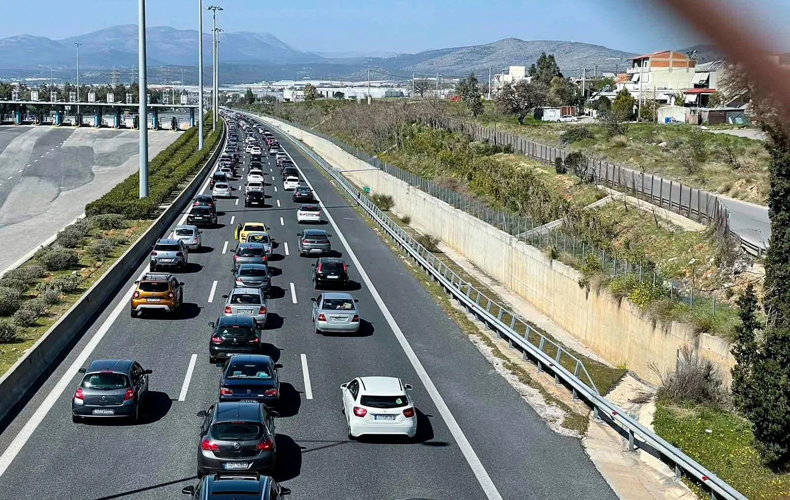 Κίνηση στους δρόμους: Ακινητοποιημένα τα οχήματα στην Αττική Οδό - LIVE ...