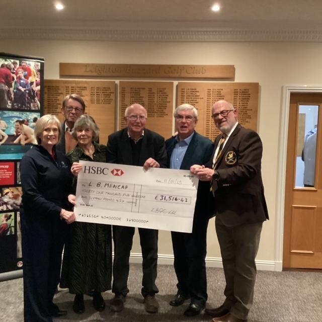 Leighton Buzzard golfers make 'amazing' charity donation to MENCAP