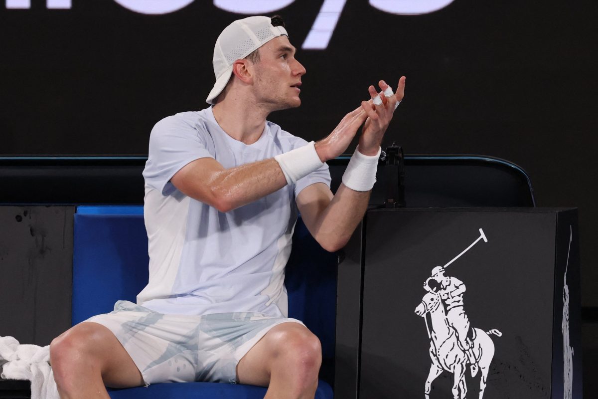 Jack Draper clashes with Aussie fans after smashing racket during tense ...